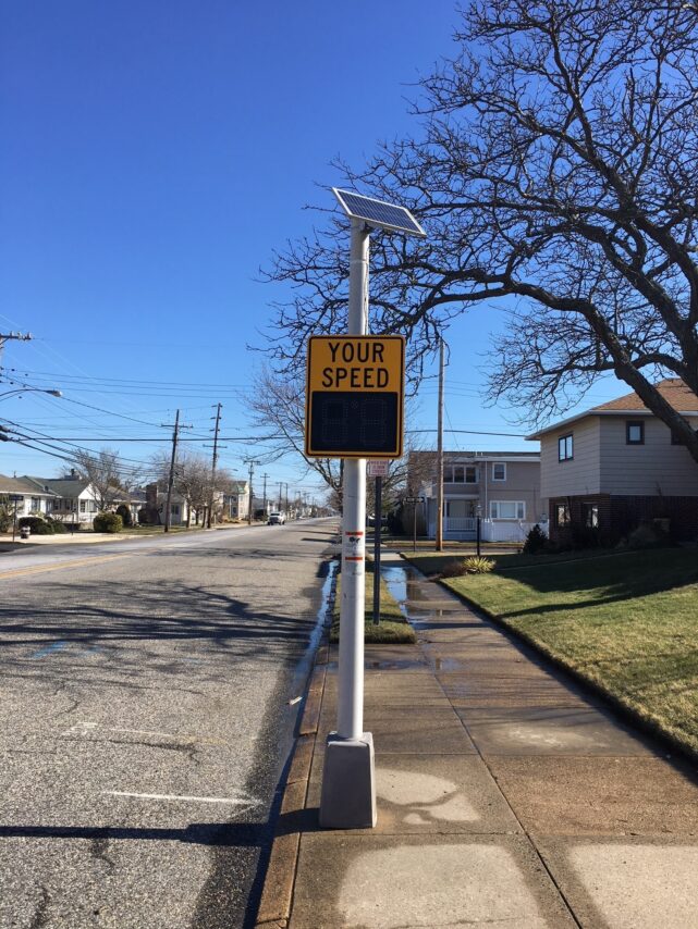 SafePace Radar Speed Signs - Traffic Logix